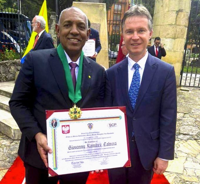 Gerente de INFIVALLE y Presidente de ASOINFIS, Giovanny Ramírez Cabrera, recibe reconocimiento ...